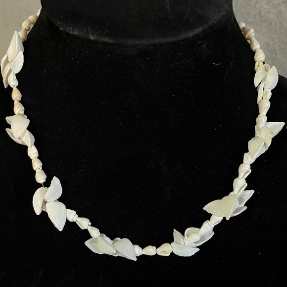 Jewelry | Vintage White Seashell Necklace 18 Inches Long Scallop And ...